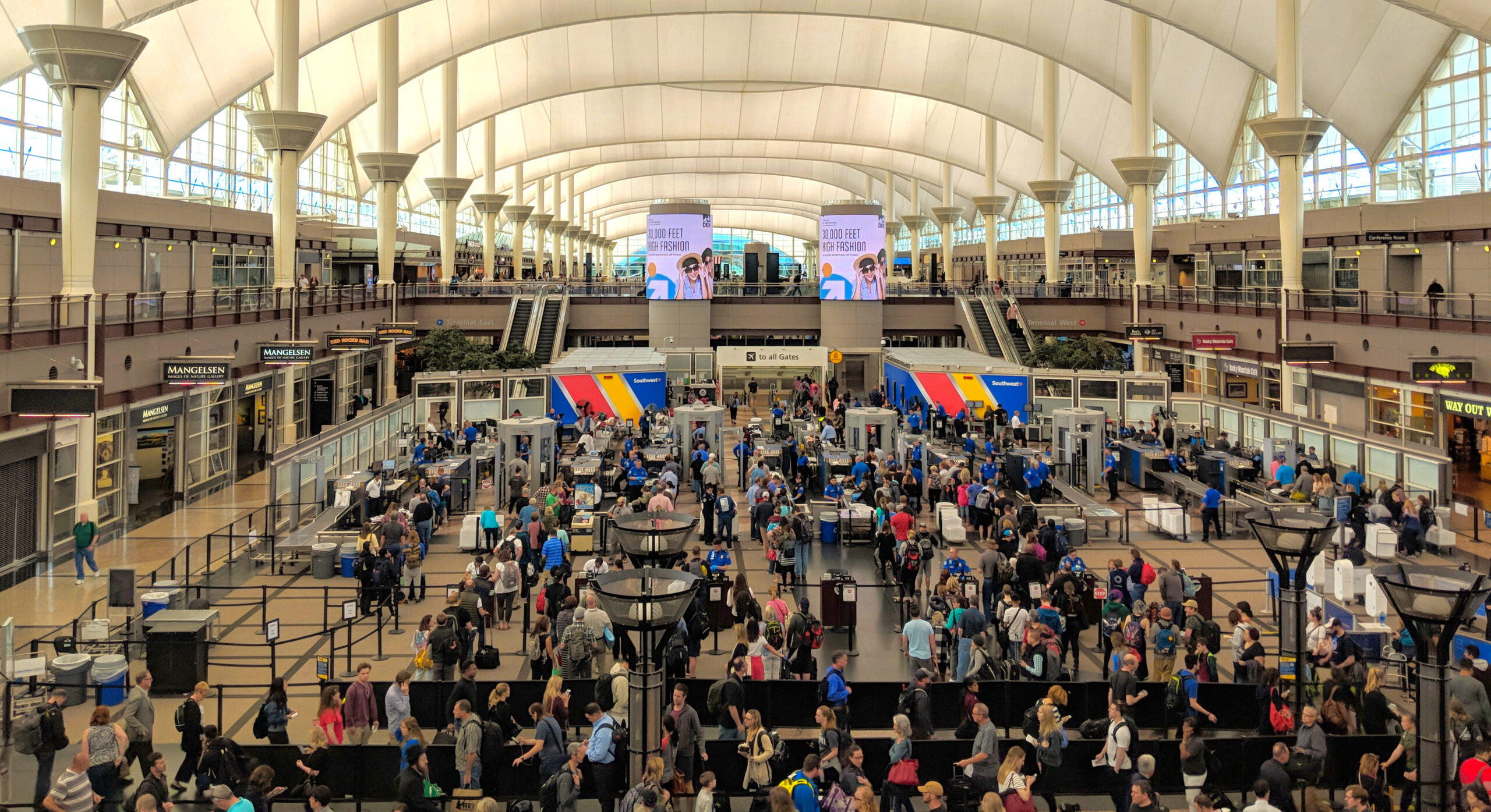 Holiday Travel During the Pandemic - Vacationer Magazine