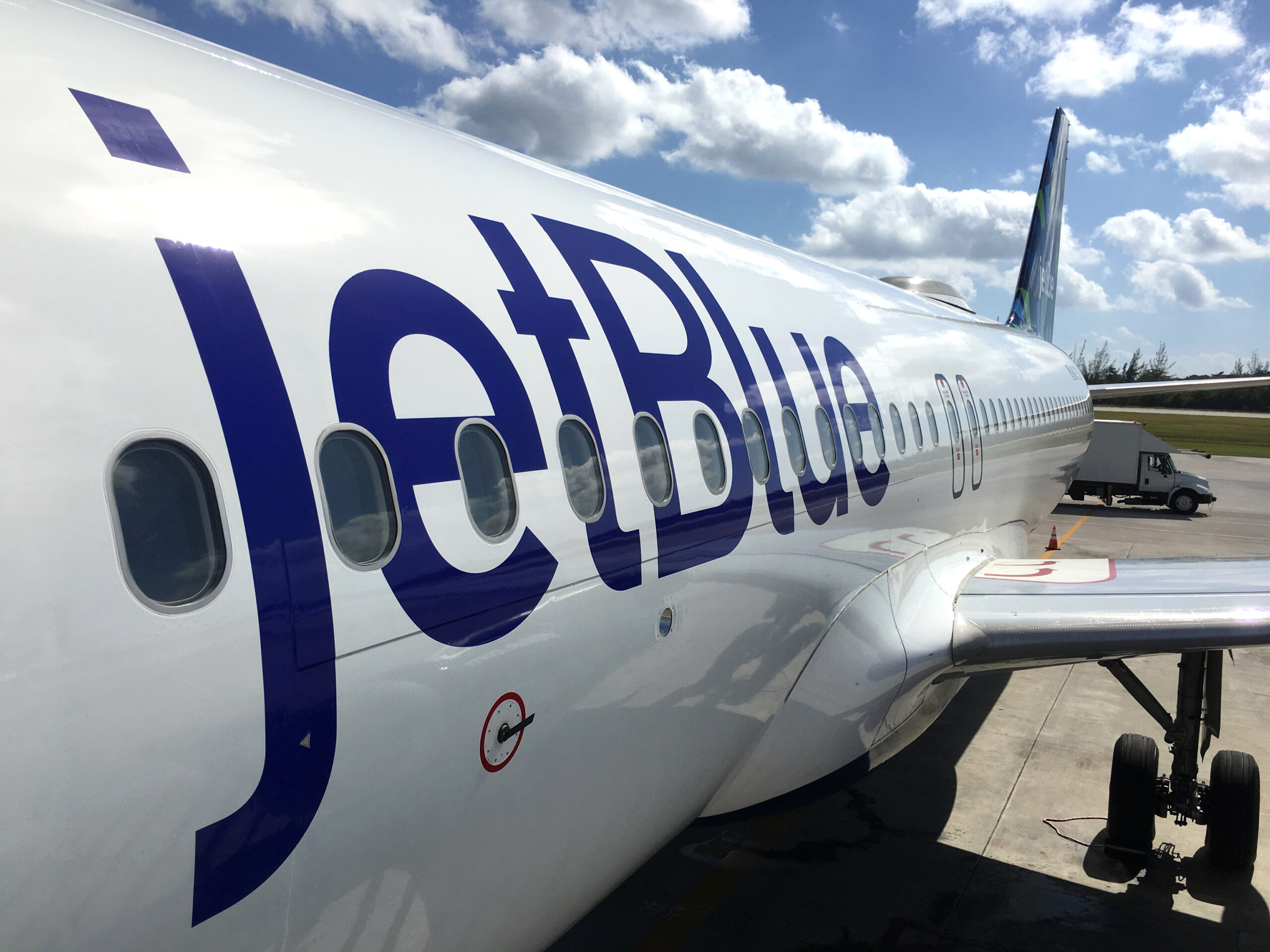 JetBlue Offers Competing $3.6 Billion Bid for Spirit Airlines ...