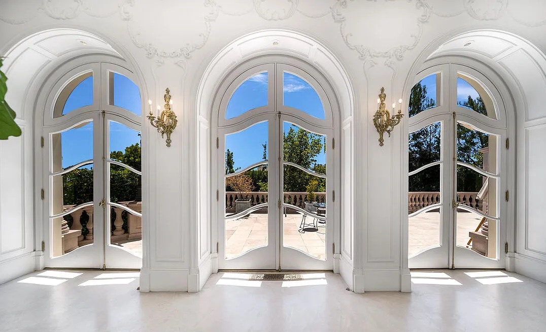 Spend a Summer Weekend in Mariah Carey's Beverly Hills Mansion ...