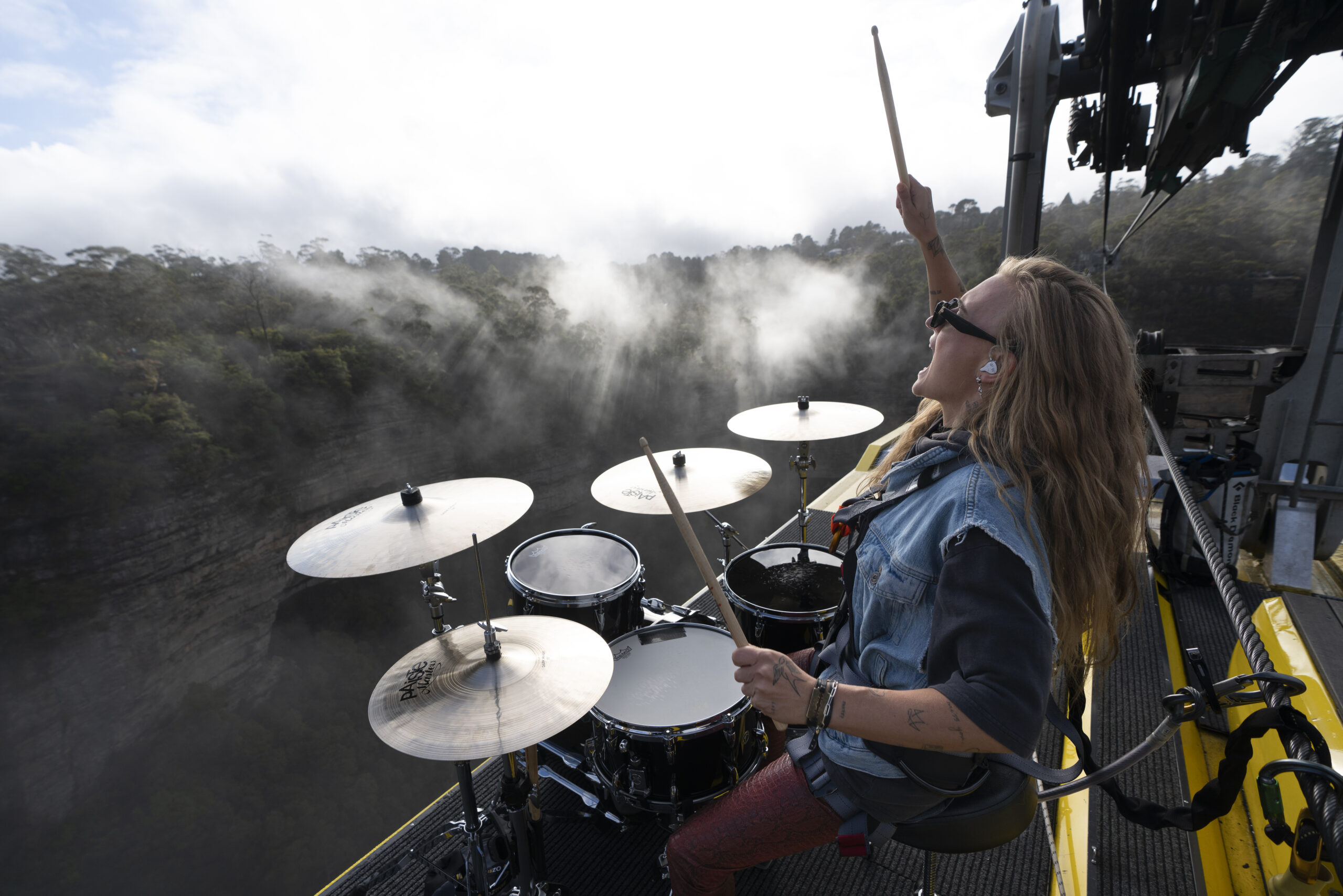 Nonbinary Artist G Flip's New Video in the Blue Mountains - Vacationer ...